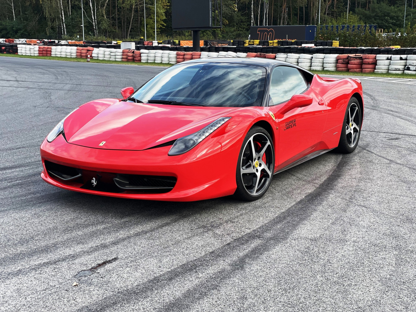 Jazda za kierownicą Ferrari Italia po Torze Toruń – Prezentmarzeń
